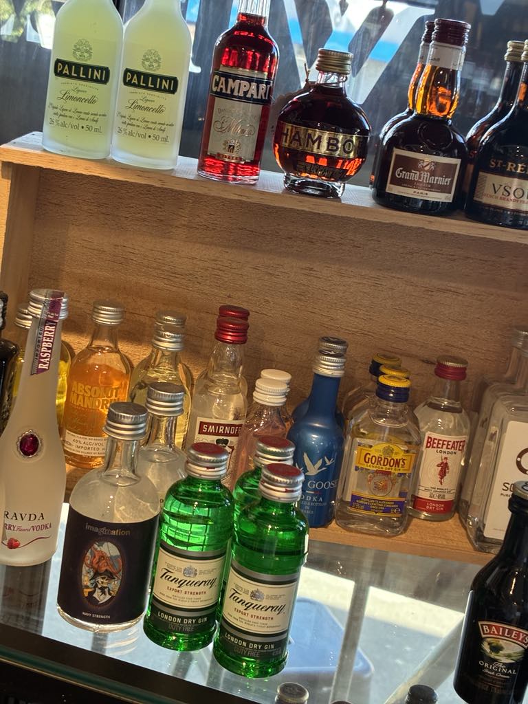 Absolut Vodka Mini 50ml – VILLAGE WINES